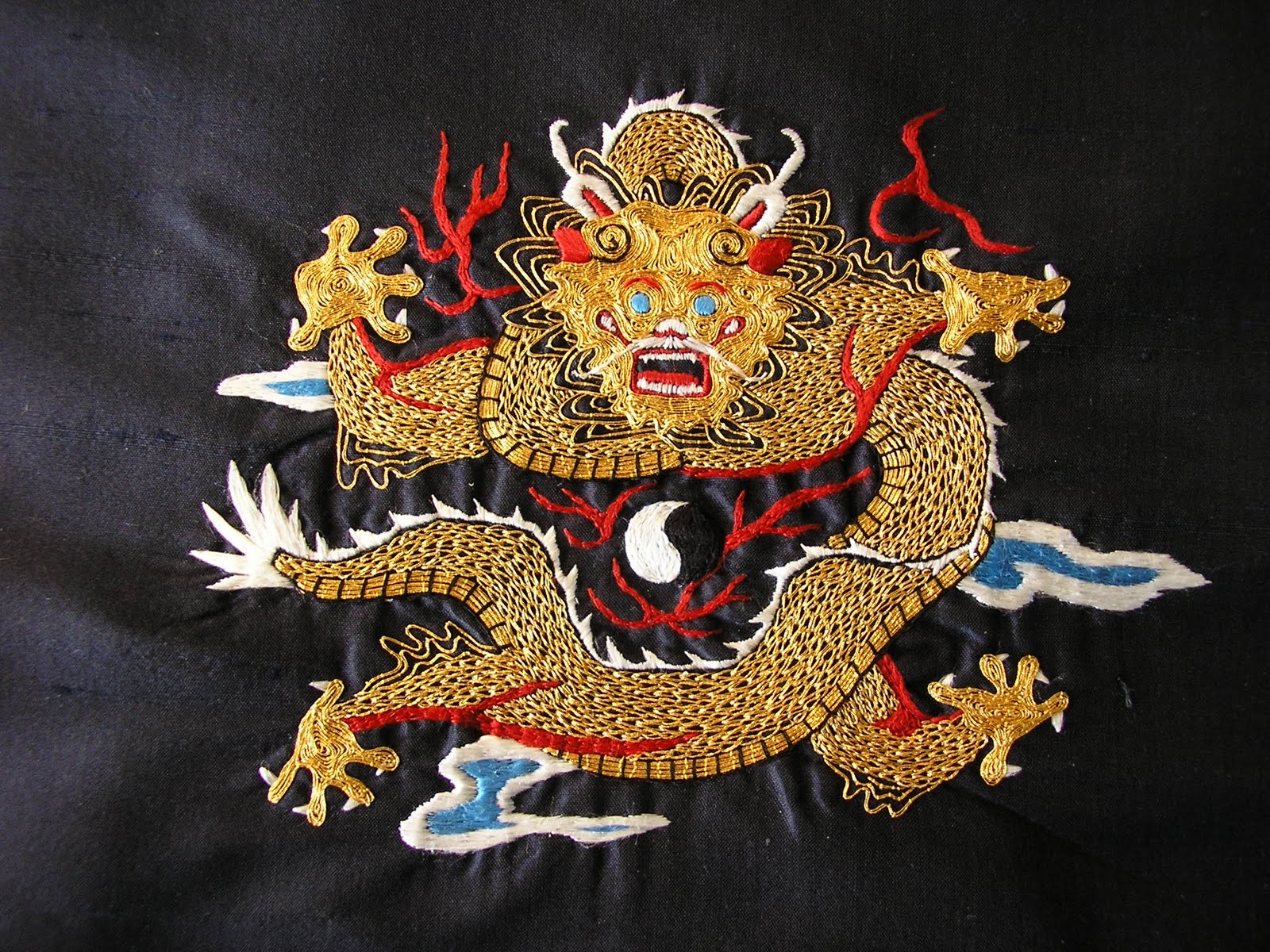 China Embroidery Embroidered Artworks Handcrafts Styles Photo